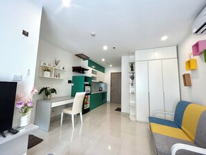 Apartamento luxo, vista para a cidade | 1 quarto, escrivaninha, espaço de trabalho para notebook