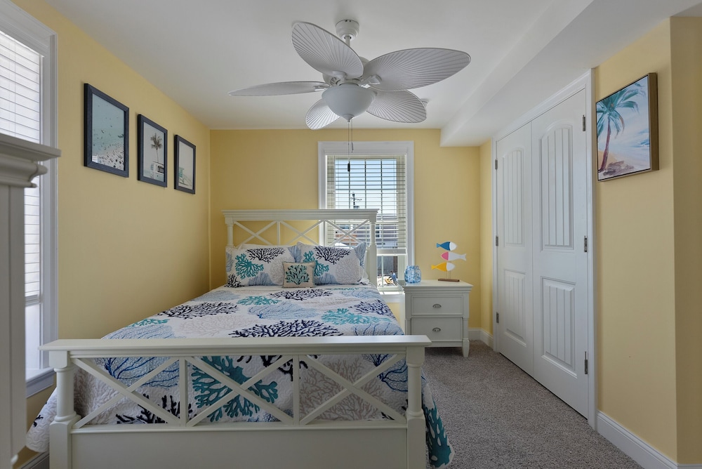 Ocean Views And Steps To The Hereford Inlet Beach, Sea Wall And Entertainment!! - North Wildwood, NJ