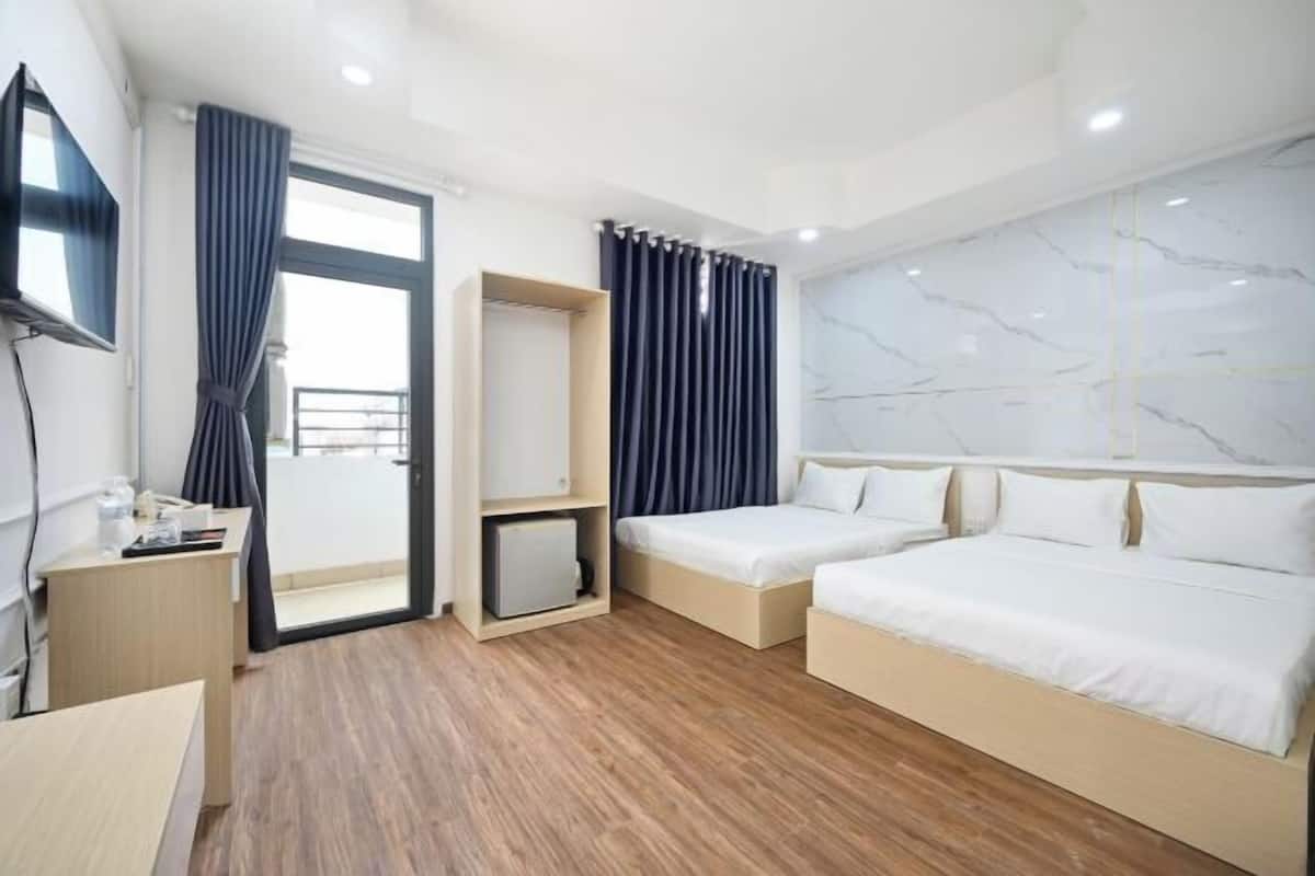 Camas de colchão viscoelástico, minibar com produtos grátis, secretária