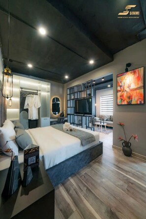 Quarto casal luxo, 1 cama de casal, banheira | Frigobar, cofres nos quartos, escrivaninha, cortinas blackout