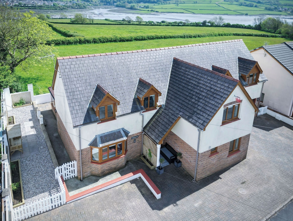 Highfield - 5 Bedroom Holiday Home - Pembroke Dock - Pembroke Dock