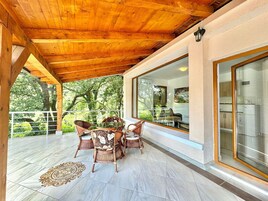 Apartamento Básico, vista para o jardim | Terraço/pátio interior
