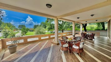 Apartamento Comfort, vista para o jardim | Terraço/pátio interior