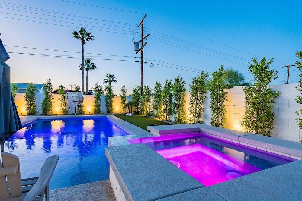 Scottsdale Lux Oasis, Pool Hot Tub Sleeps 12! - Scottsdale | Vrbo