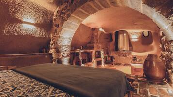 Deluxe Double Room with Jacuzzi | Quartos insonorizados, Wi-fi grátis, roupa de cama fornecida