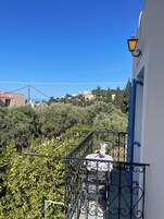 Quarto casal conforto, sacada, vista para o jardim | Terraço/pátio