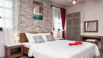 1 quarto, roupa de alta qualidade, secretária