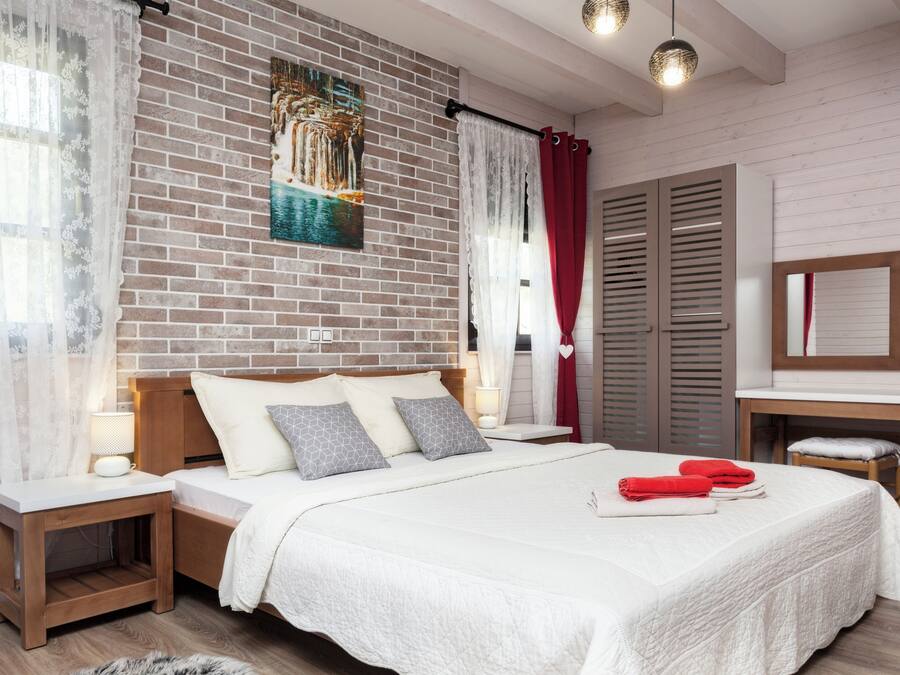 1 quarto, roupa de alta qualidade, secretária