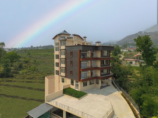 Aotel By Clarks Inn Palampur - Palampur