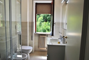 Casa, 3 quartos, fumadores, varanda | Casa de banho