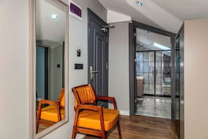 Quarto quádruplo luxo | Banheiro | Chuveiro/banheira combinados, banheira de hidromassagem