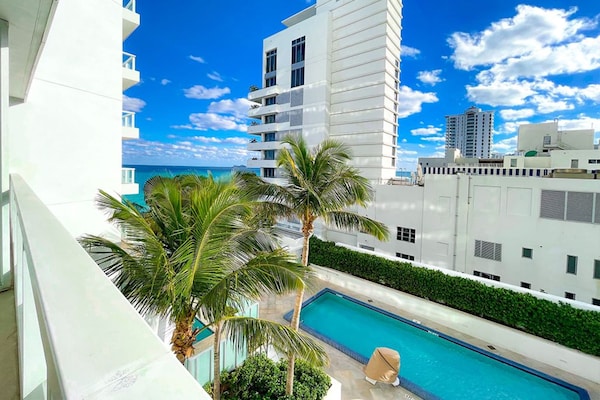 Fontainebleau Balcony 10 Min From Sobe - Miami Beach, FL