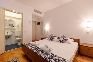 Quarto duplo clássico, sacada | Escrivaninha, Wi-Fi de cortesia