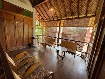 Saka Homestay Boutique & Cafe