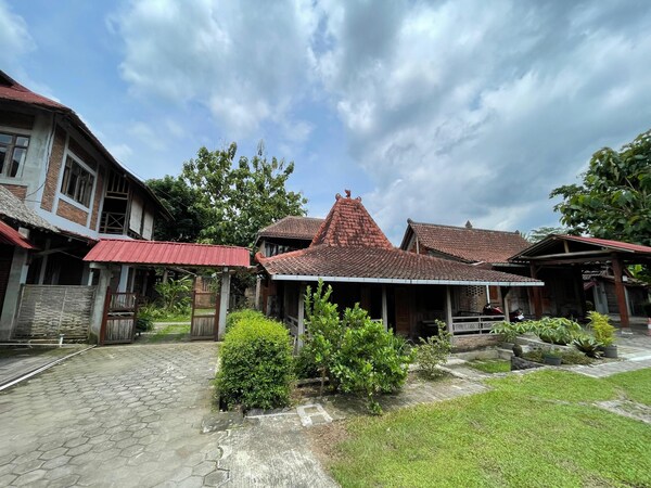 Saka Homestay Boutique & Cafe - Borobudur