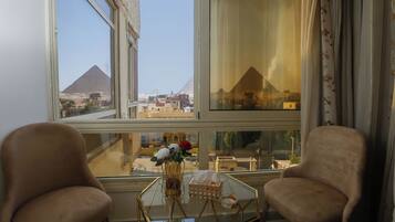 Quarto Triplo Comfort | Minibar, com decoração personalizada, com mobília individualizada