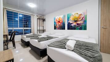 Quarto Triplo | Secretária, secretária adequada para computadores portáteis