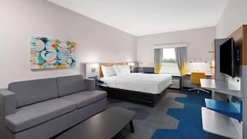 Suíte econômica, 1 cama King e sofá-cama, para não fumantes, cozinha americana | Roupas de cama premium, camas com colchões pillow-top