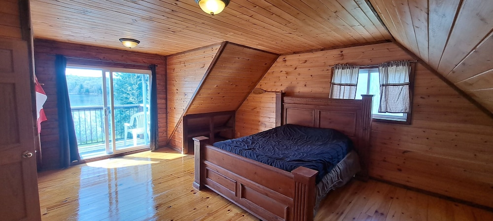 Magnetawan River beauty, located on 10 acres very peaceful and private ...