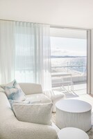 Apartamento, 2 quartos, vista para o oceano, no canto | Sacada