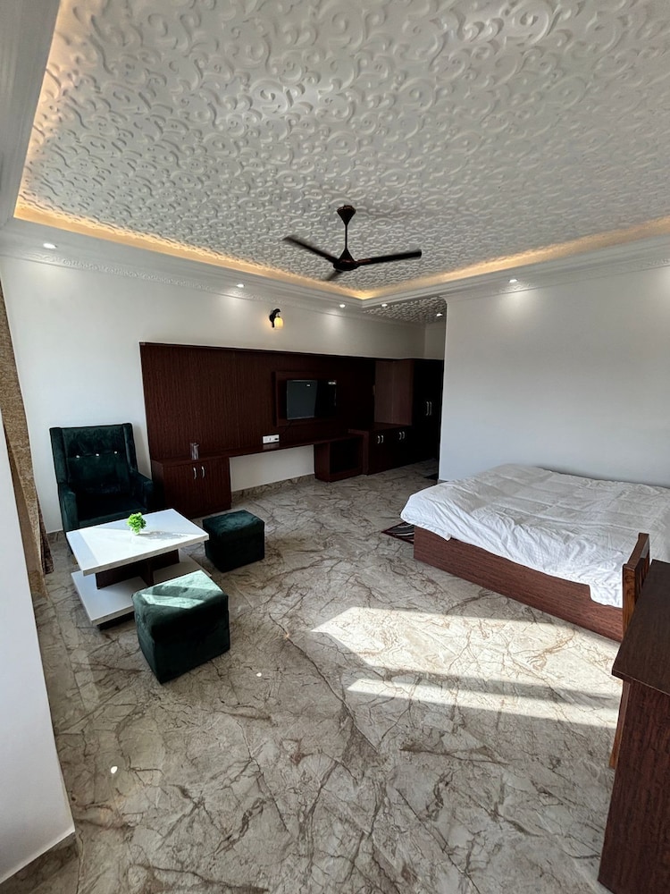 Hotel White Inn - Kathgodam