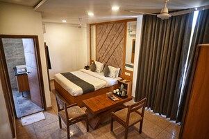 Quarto de Luxo | Quartos insonorizados, Wi-fi grátis, roupa de cama fornecida