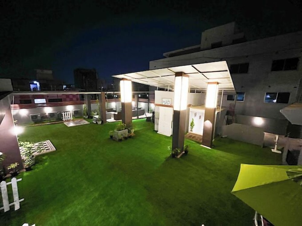 Signature By Hotel Crown Inn - Karachi