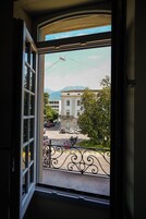 Quarto casal ou duplo conforto, sacada, vista para a cidade | 1 quarto, cofres nos quartos, escrivaninha, Wi-Fi de cortesia