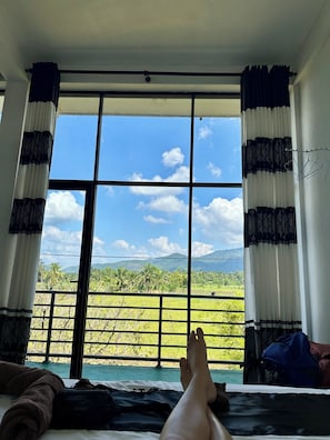 Quarto casal luxo, vista para a montanha | 1 quarto, camas com colchões de espuma com sistema de memória