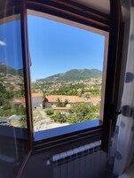 Quarto Duplo, vista para a colina | Secretária, Wi-fi grátis 