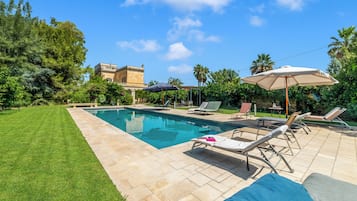 Villa Familiar, vários quartos, varanda (Villa Vallone Luxury With Pool) | Piscina | Piscina exterior sazonal