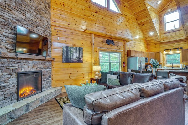 'Shady Pines' Mountain Retreat W/ Hot Tub! - Pigeon Forge, TN