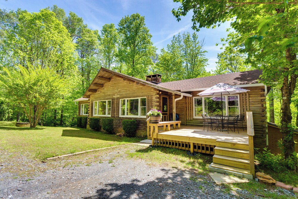 Updated Mtn Cabin On 20 Acres W/ Large Waterfall - Jasper, GA