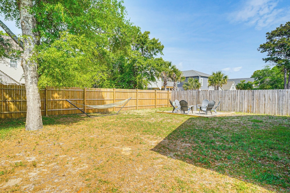 Charming Oak Island Beach House W/ Fire Pit & Yard - Southport, NC