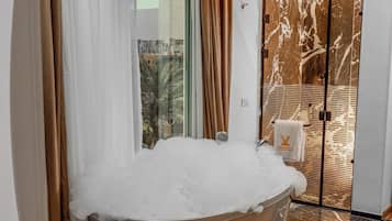 Suite Júnior | 2 quartos, lençóis de algodão egípcio, roupa de alta qualidade, minibar