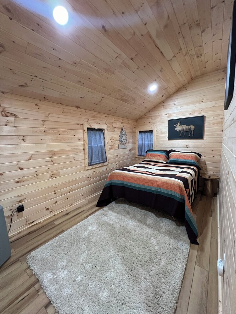 The Moose Cabin, cozy cabin right on the Atv and snowmobile trail ...