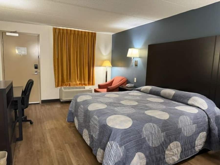 Quarto solteiro, vista para o parque | Escrivaninha, Wi-Fi de cortesia