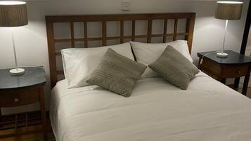 Apartamento luxo, sacada, vista para o mar | 2 quartos, ferros/tábuas de passar roupa, Wi-Fi de cortesia