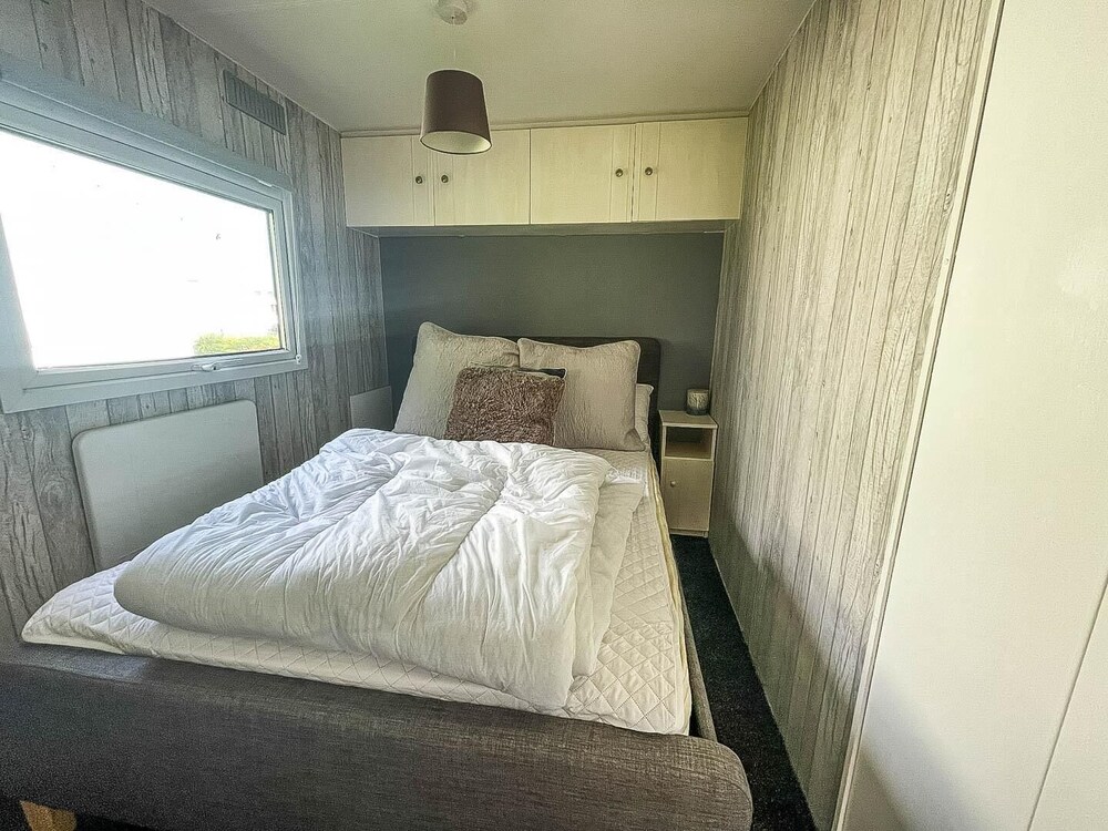 Stunning 4 berth caravan in seaside village of Scratby, Norfolk ref ...