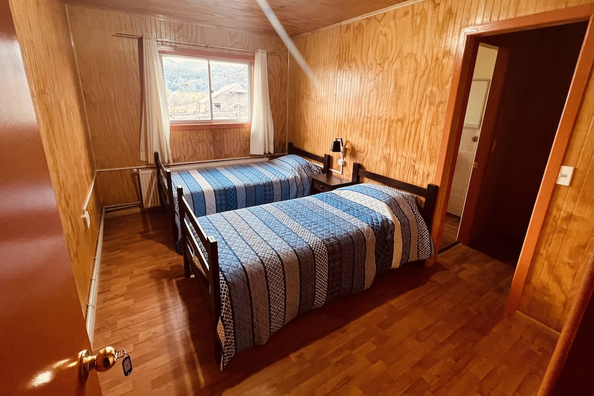 Quarto duplo standard | Wi-Fi de cortesia, roupa de cama