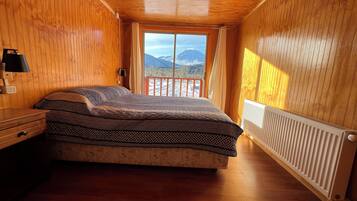 Quarto Duplo, varanda, vista para a montanha | Wi-fi grátis, roupa de cama fornecida
