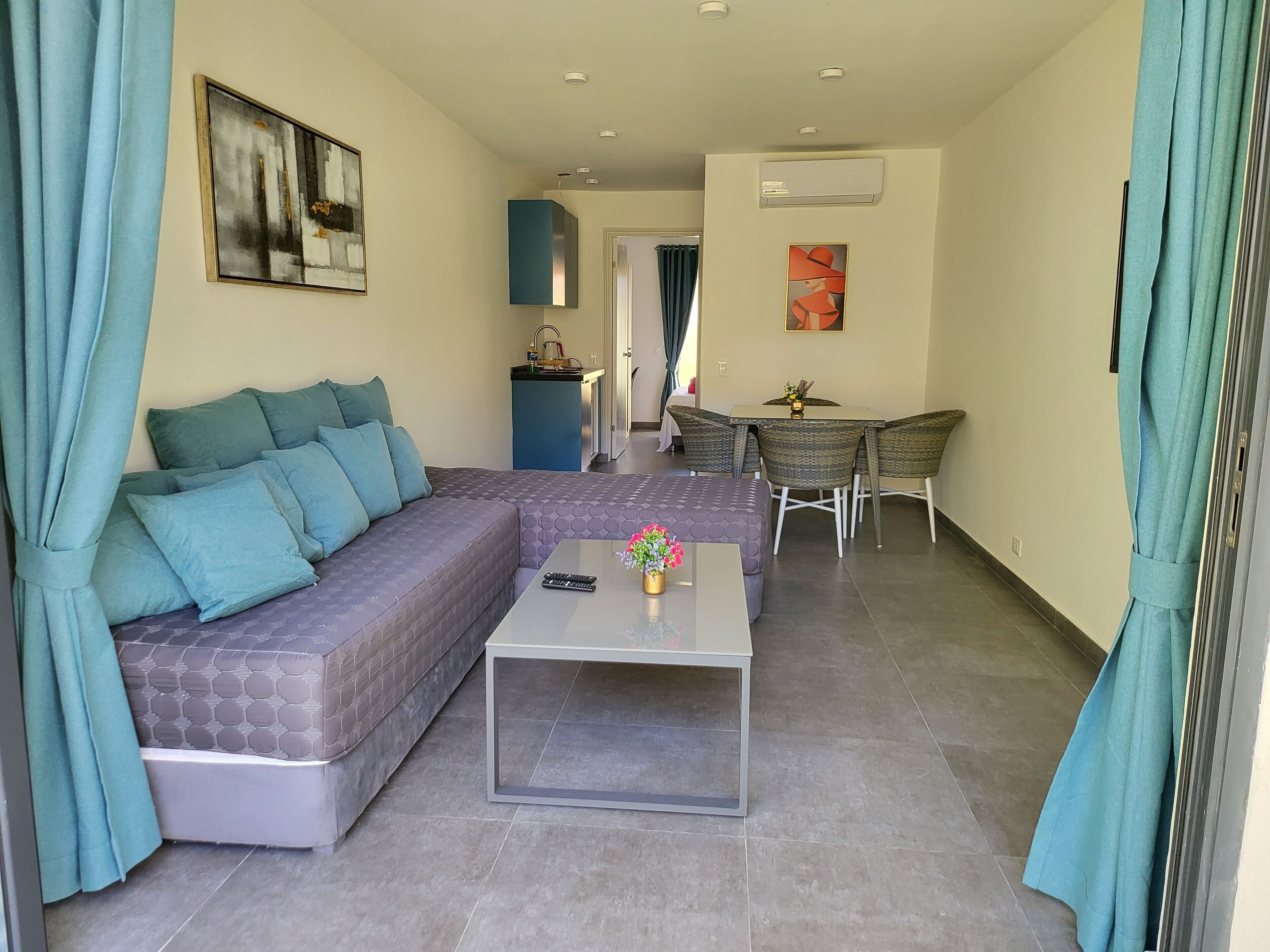 Suíte conforto | Área de estar | Smart TV 49 polegadas com canais a cabo