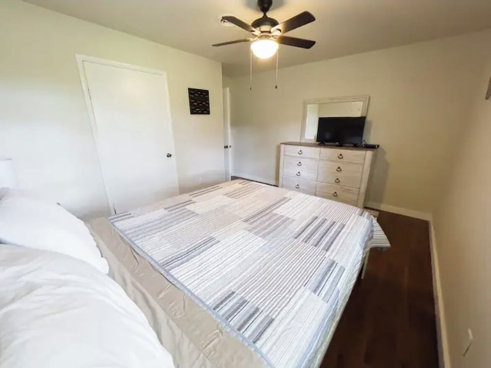 Anchor Down - 3 Bed/2 Bath Cabin - Scottsboro, AL