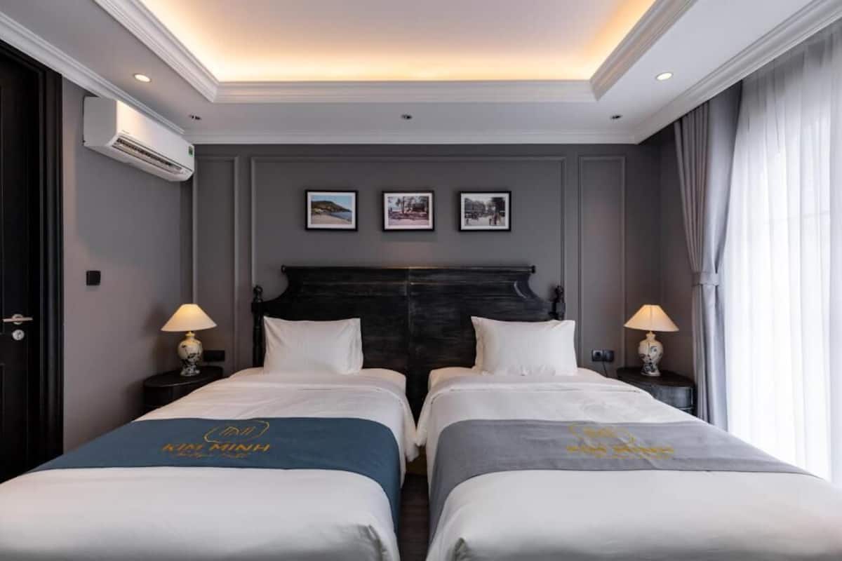 Quarto Duplo ou Twin Básico | Minibar grátis, secretária, Wi-fi grátis, roupa de cama fornecida