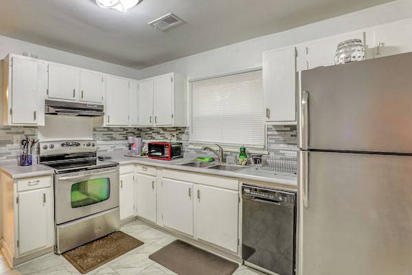 Serene Charleston Home Near Airport: Pets Welcome! - Charleston, SC