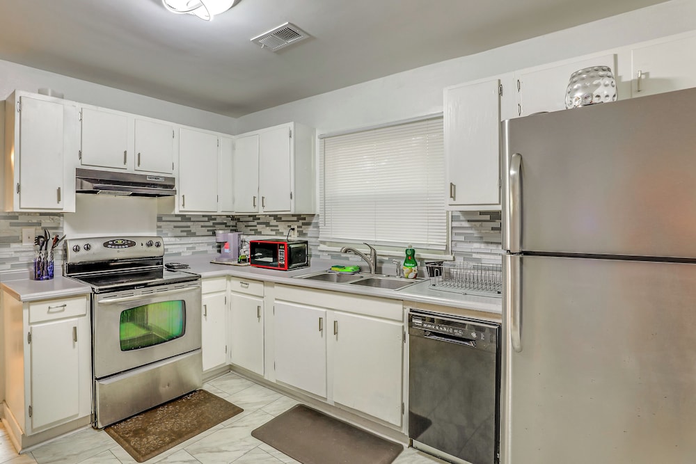 Serene Charleston Home Near Airport: Pets Welcome! - Charleston, SC