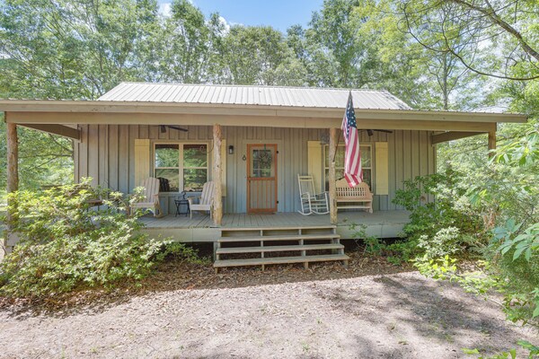 Charming Lawley Cottage: Deck, Fire Pit & Yard! - Alabama