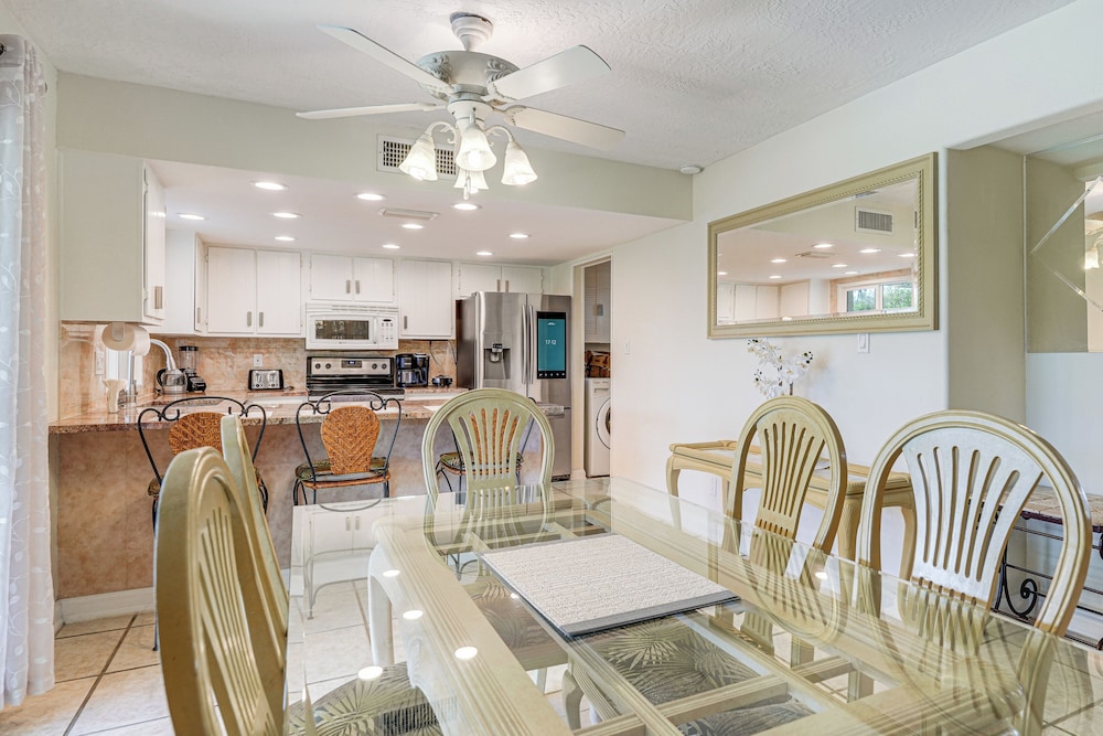 Mesa Home W/ Community Pools: Pets Welcome! - Tempe, AZ