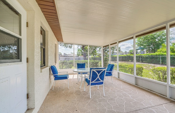 5 Mi To Weeki Wachee! Home W/ Lanai & Air Hockey - Spring Hill, FL