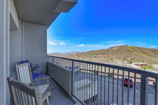2 Mi To Ski Resort! Sugar Mtn Condo W/ Indoor Pool - Blue Ridge Mountains